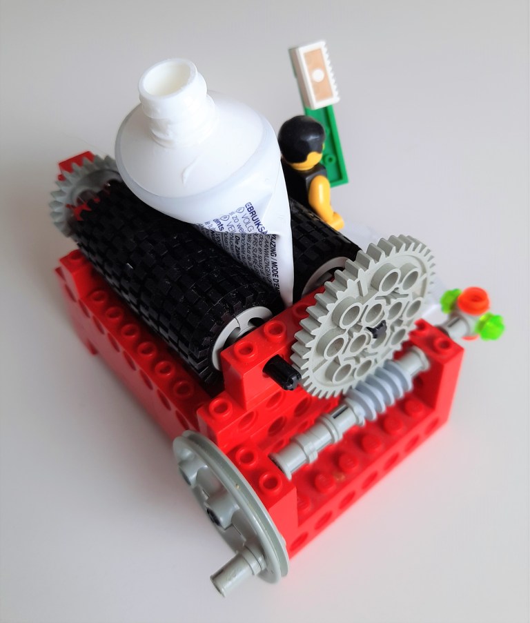 Lego Toothpaste Squeezer – Geek stuff