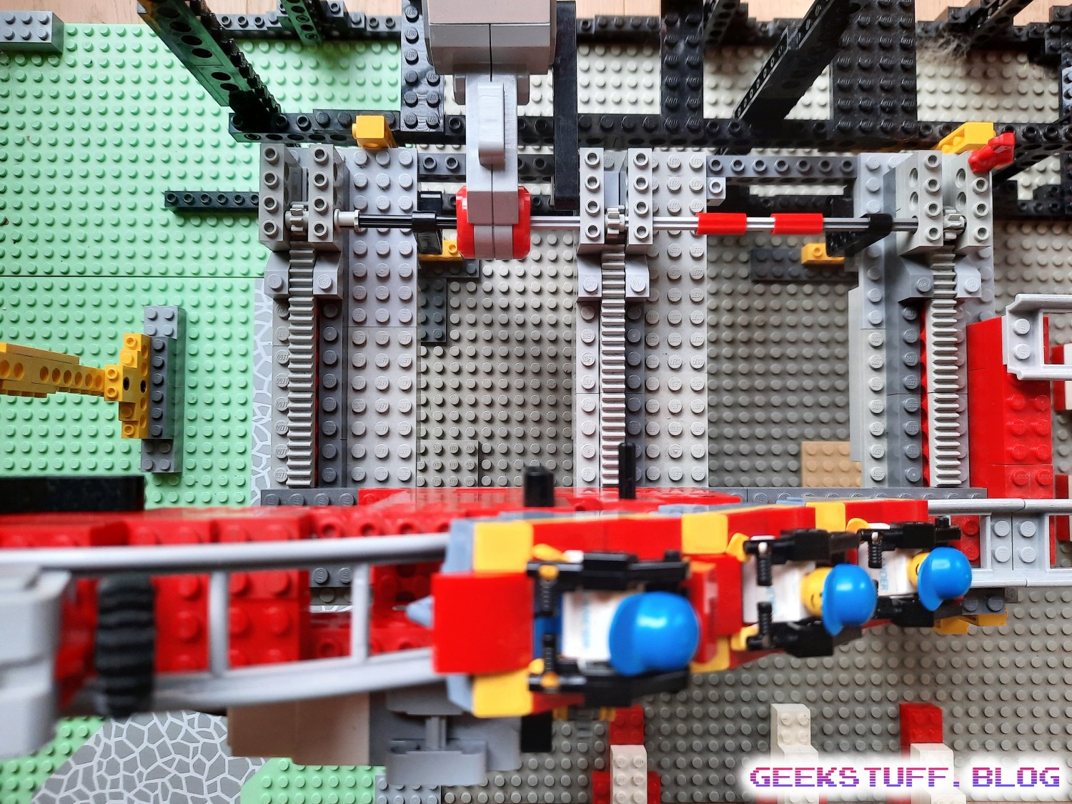 Lego Roller coaster – Geek stuff